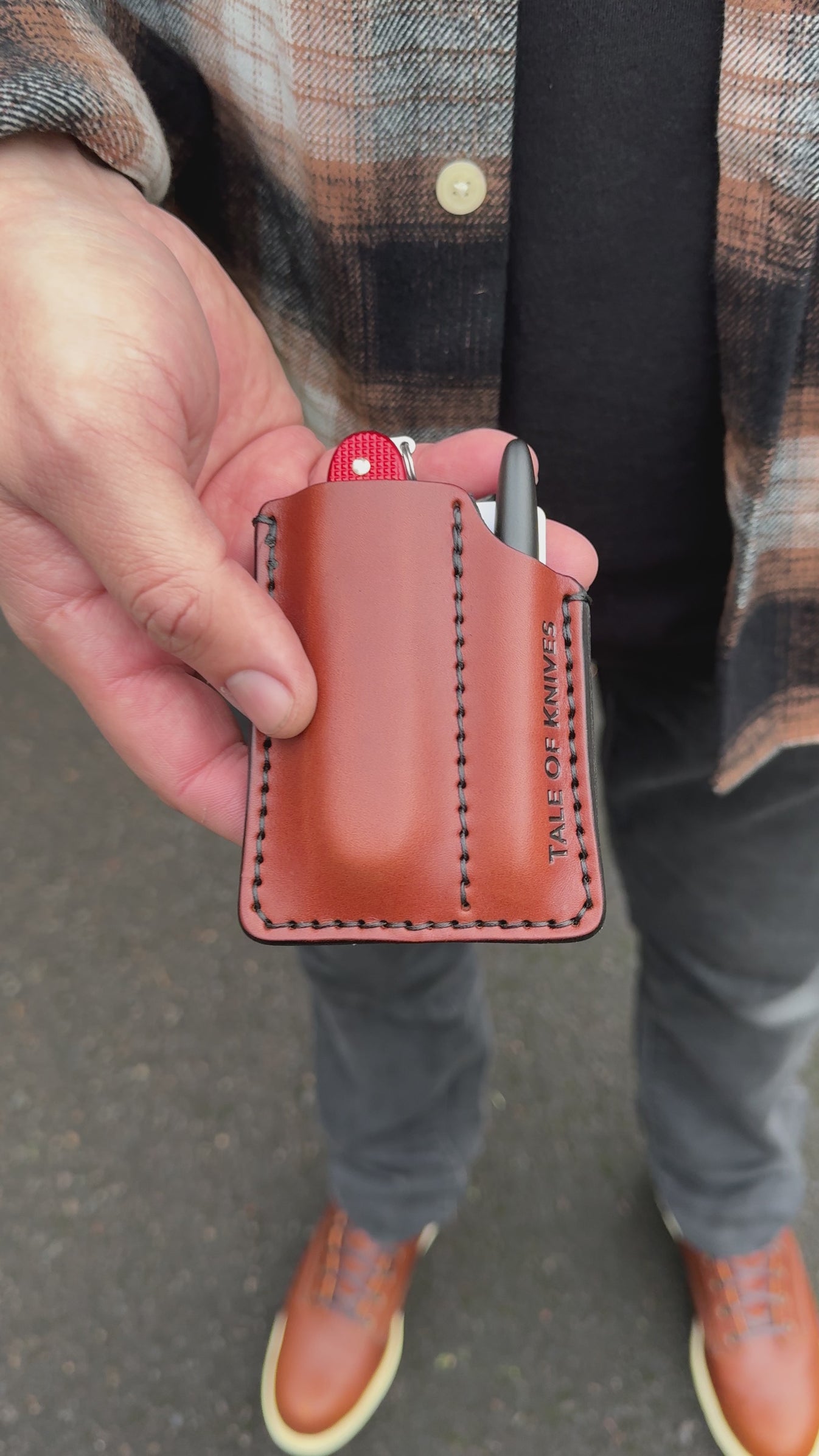Handmade Leather EDC Gear for Tools, Flashlights, Multitools and more ...